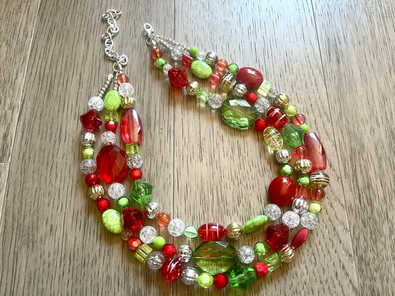 Holiday jewelry making store
