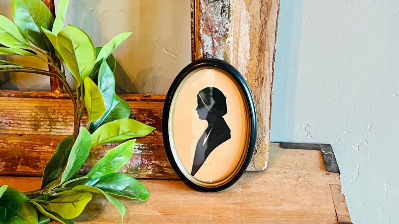 Silhouette of Woman in Oval Frame Black PLASTIC Oval Frame - Etsy