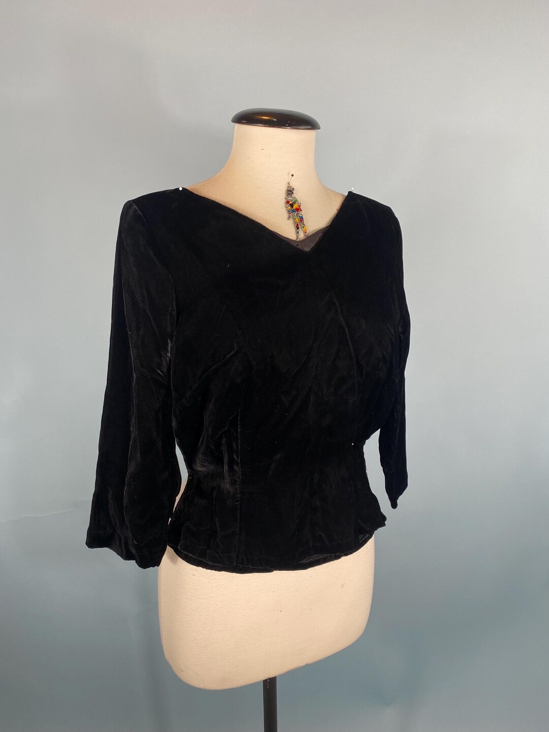 Small Vintage 1950’s Classic Old Hollywood Black Velvet Fitted Double V ...