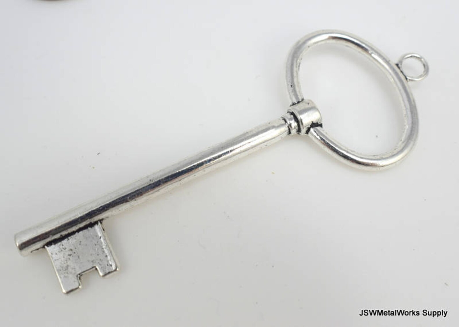 One 1 Large Skeleton Key Pendant Large Pewter Key Charm - Etsy