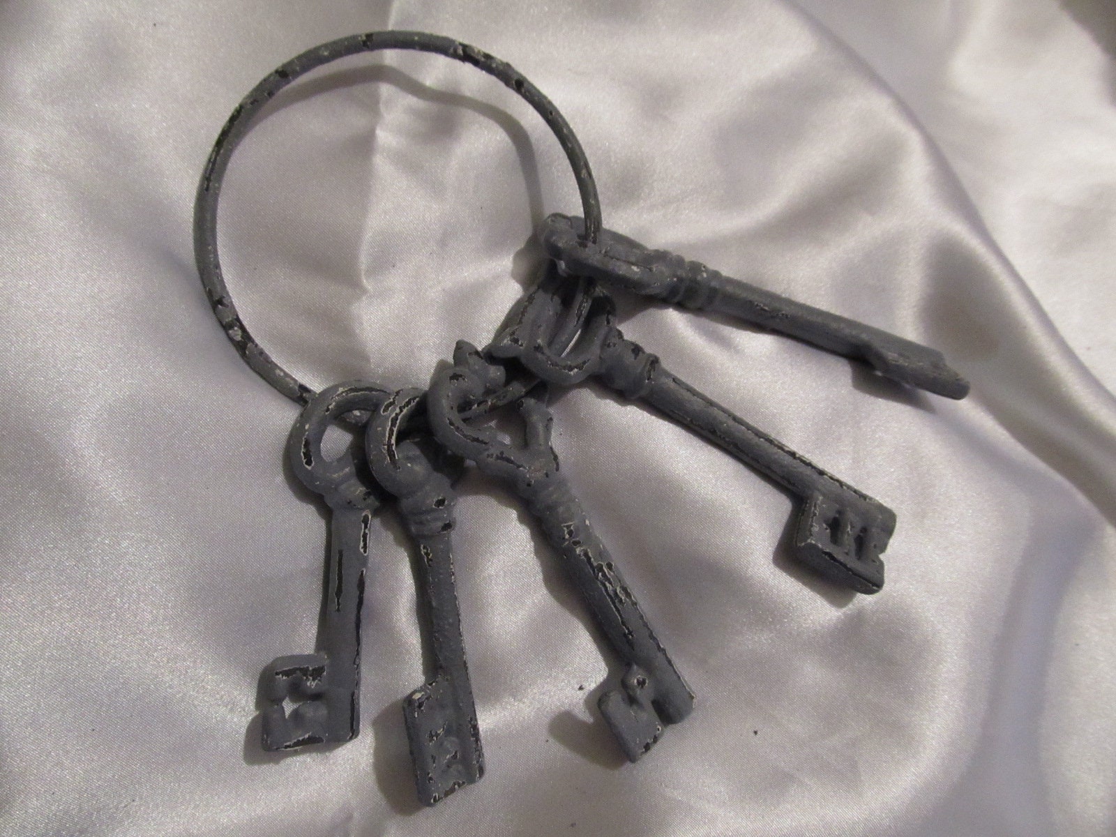 5 Cast Iron KEYS on a Ring Dark Gray Hand Painted - Etsy
