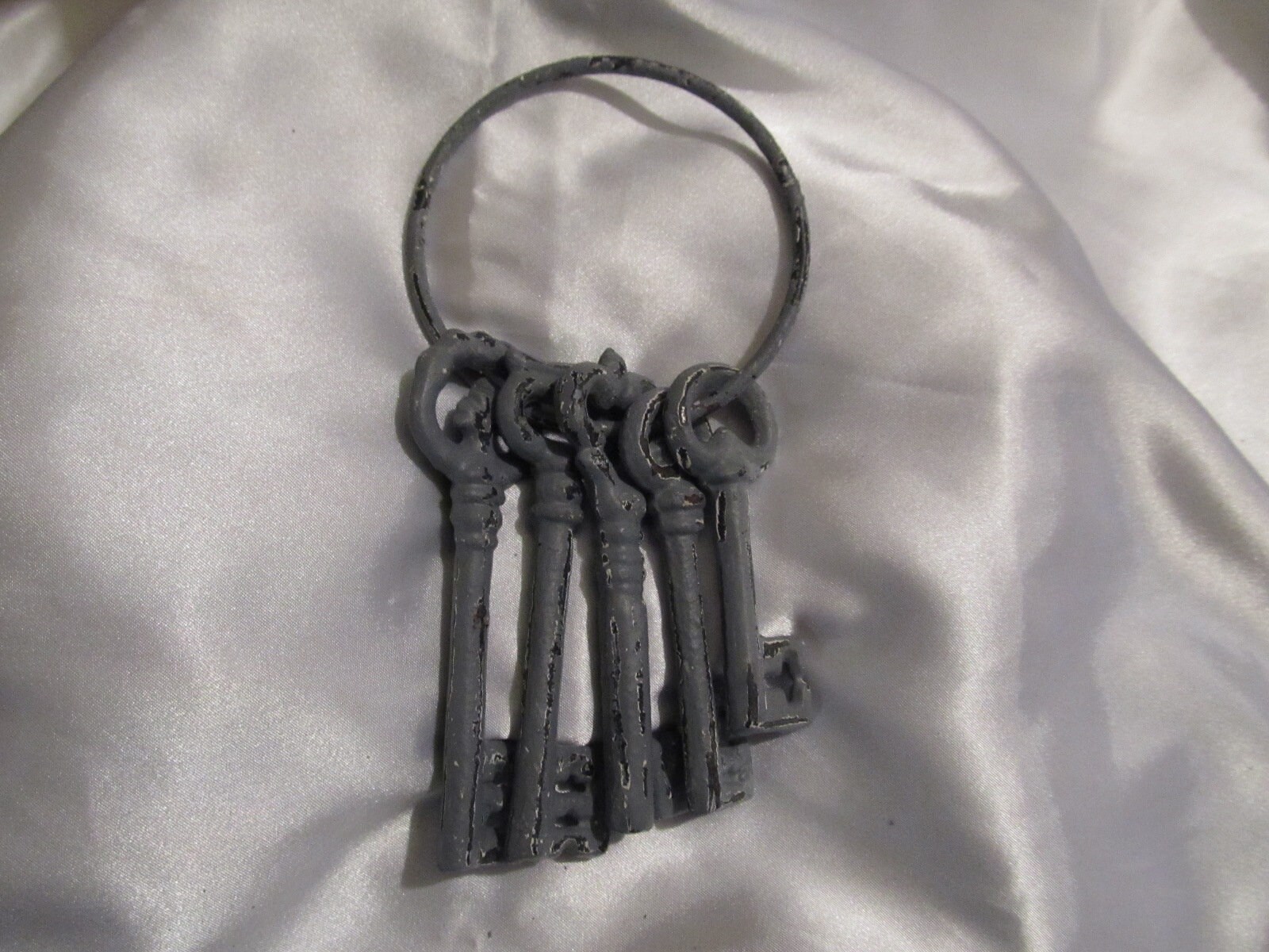 5 Cast Iron KEYS on a Ring Dark Gray Hand Painted - Etsy