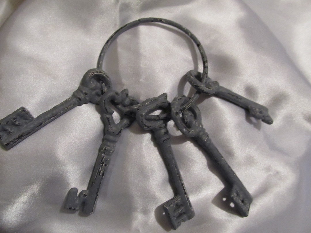 5 Cast Iron KEYS on a Ring, Dark Gray, Hand Painted, Distressed, Shabby ...