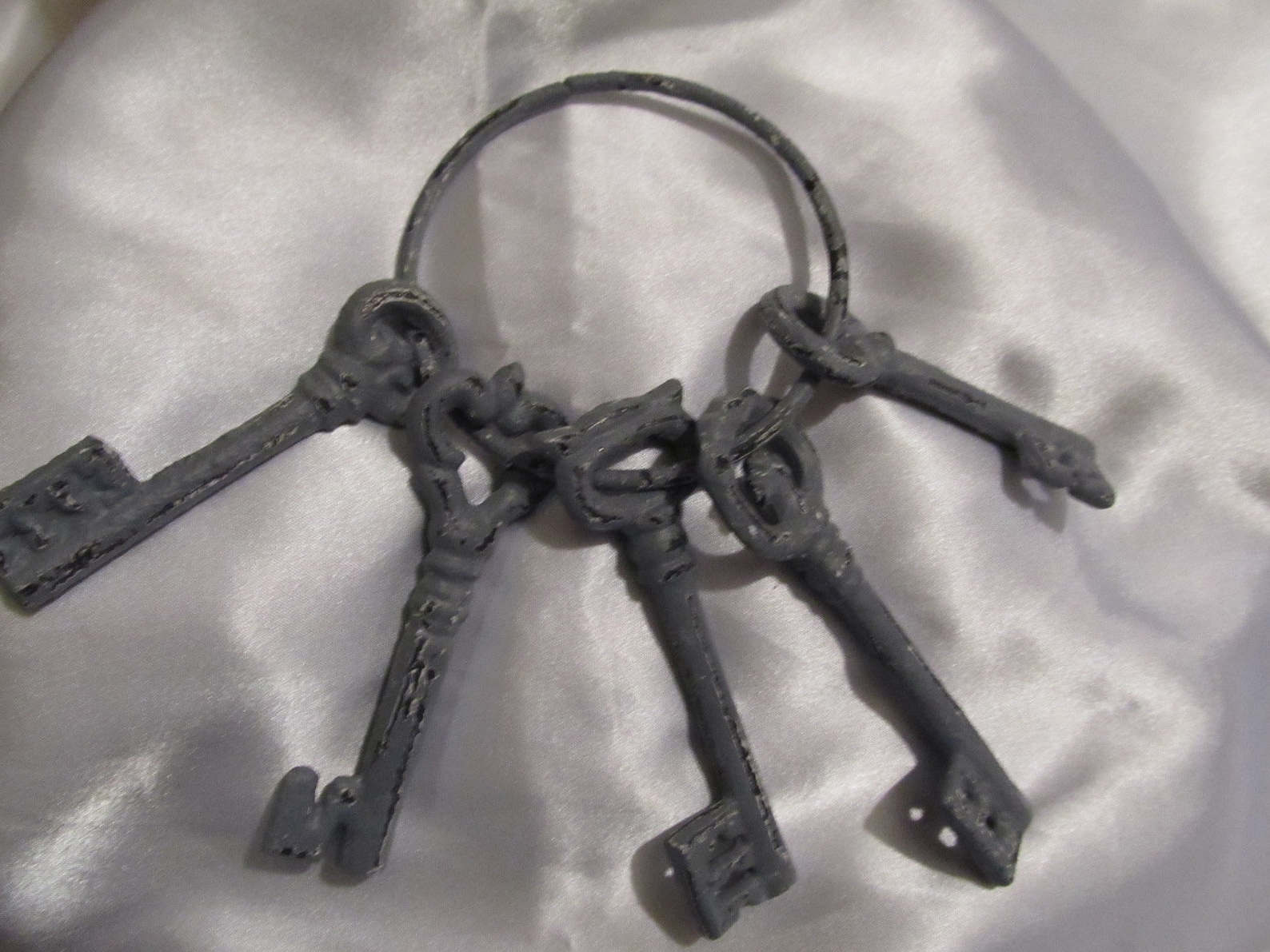 5 Cast Iron KEYS on a Ring Dark Gray Hand Painted - Etsy