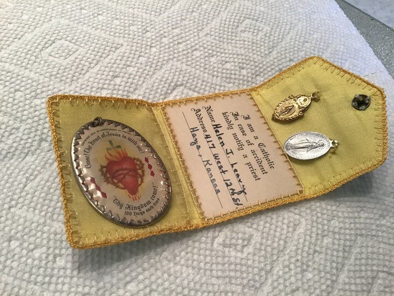 Vintage Folding Pocket Reliquary Relic Sacred Heart of JESUS Medals ...