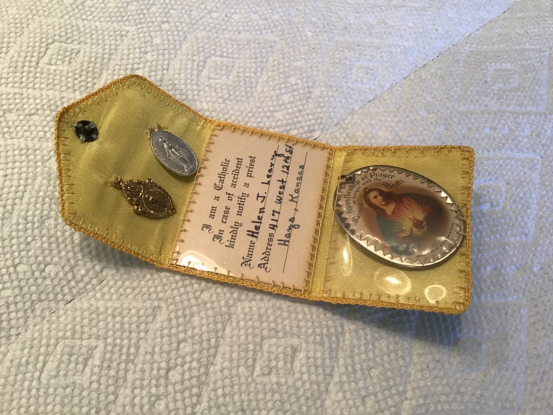 Vintage Folding Pocket Reliquary Relic Sacred Heart of JESUS Medals ...