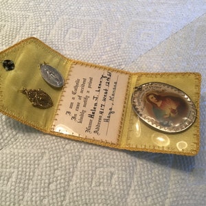 Vintage Folding Pocket Reliquary Relic Sacred Heart of JESUS Medals ...