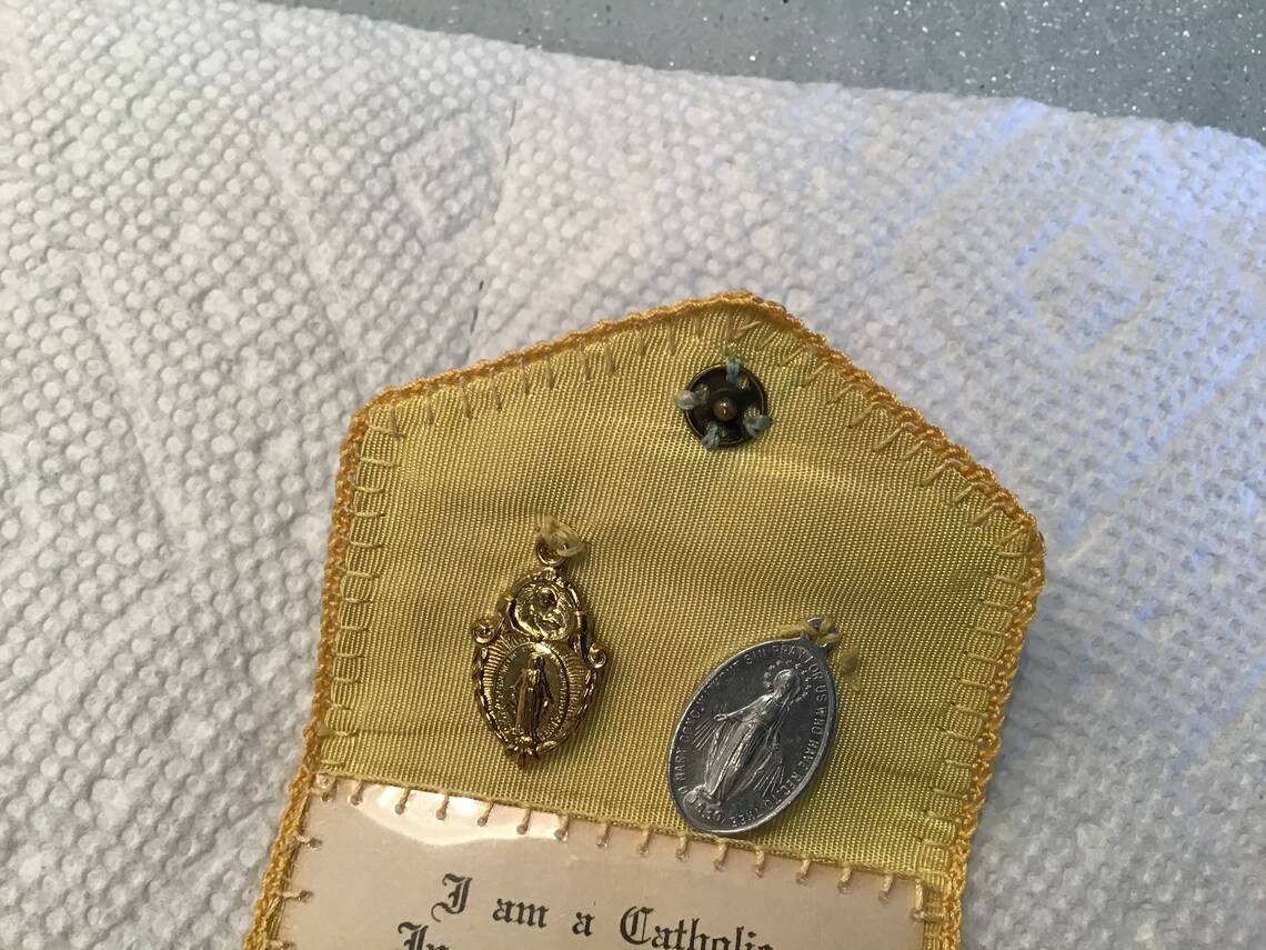 Vintage Folding Pocket Reliquary Relic Sacred Heart of JESUS Medals ...