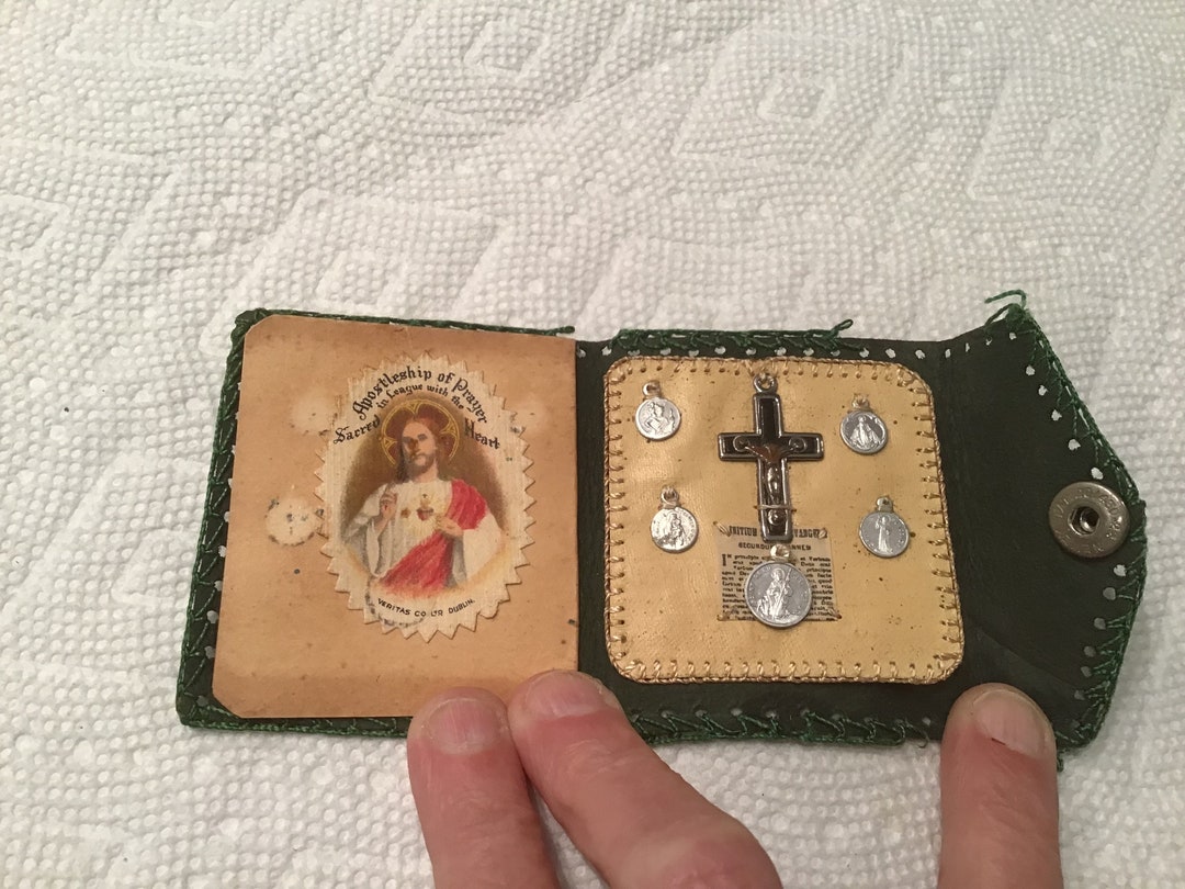 Vintage Folding Pocket Reliquary Relic Sacred Heart of JESUS - Etsy