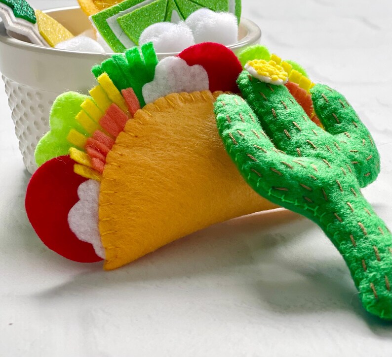 Taco Pin Cushion: Fun Felt Food Sewing Accessory - Etsy
