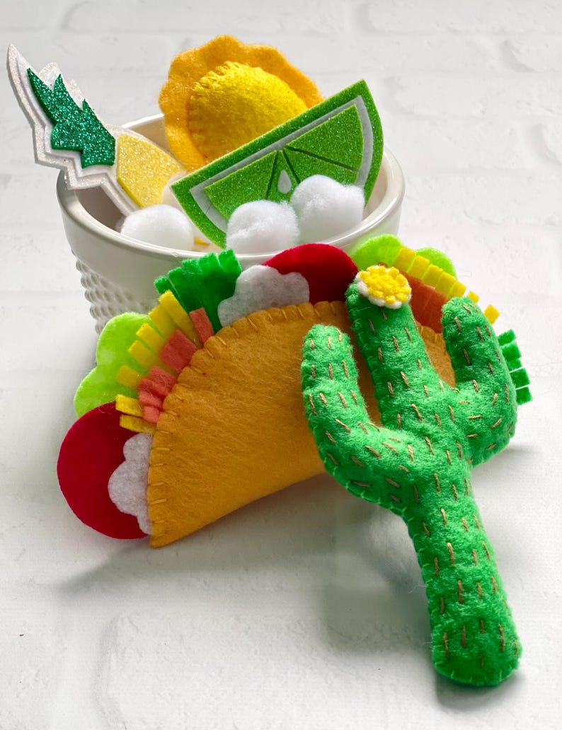 Taco Pin Cushion: Fun Felt Food Sewing Accessory - Etsy