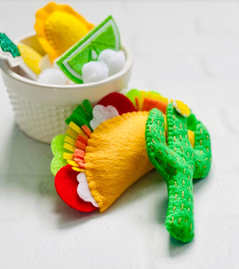 Taco Pin Cushion: Fun Felt Food Sewing Accessory - Etsy