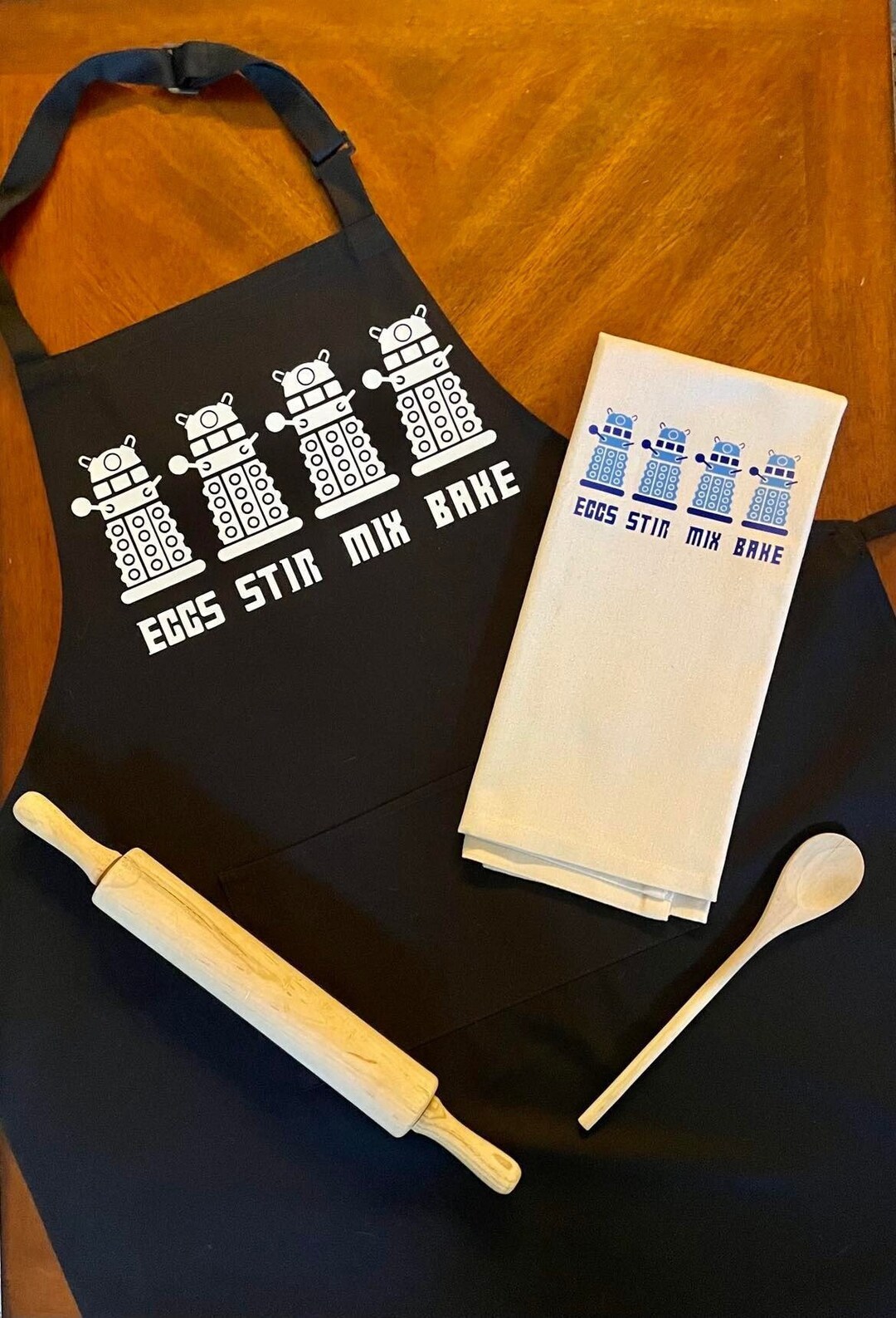 DR WHO Dalek Kitchen Gift Set With Apron and Tea Towel, Birthday Gift ...