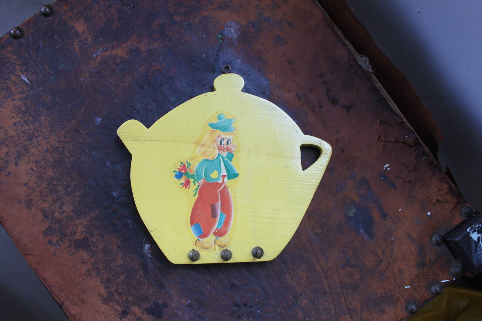 Super cute vintage key rack teapot tea cup holder Vintage | Etsy