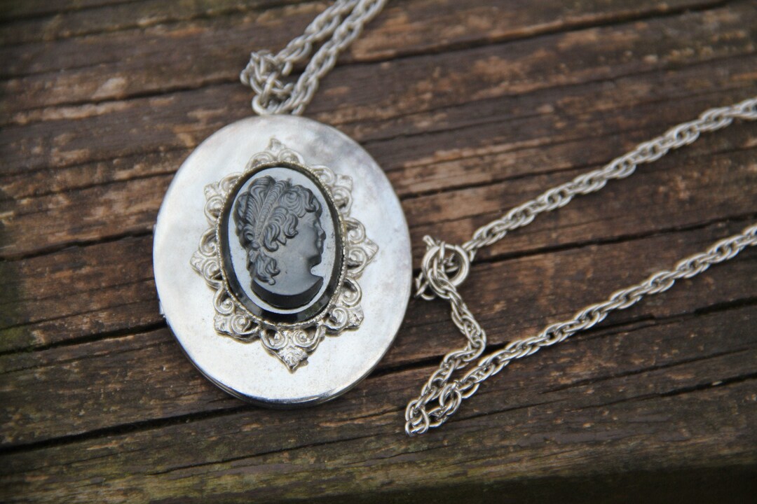 Pretty Vintage Cameo LOCKET Necklace, Black Cameo Pendant,vintage ...