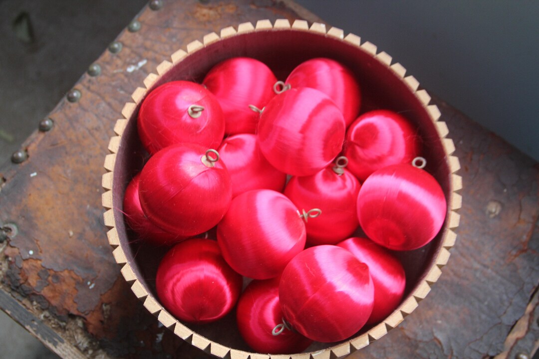 15 Vintage Satin Sheen Red Unbreakable Ornaments, Made in USA, Vintage ...