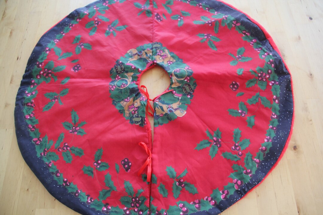 Vintage Small Tree Skirt, Vintage Tree Skirt With Holly Leaves and ...