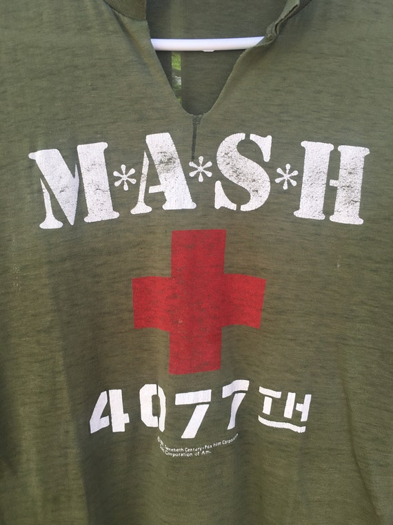 Vintage 1981 MASH 4077th Paper Thin Army Green Distre… - Gem