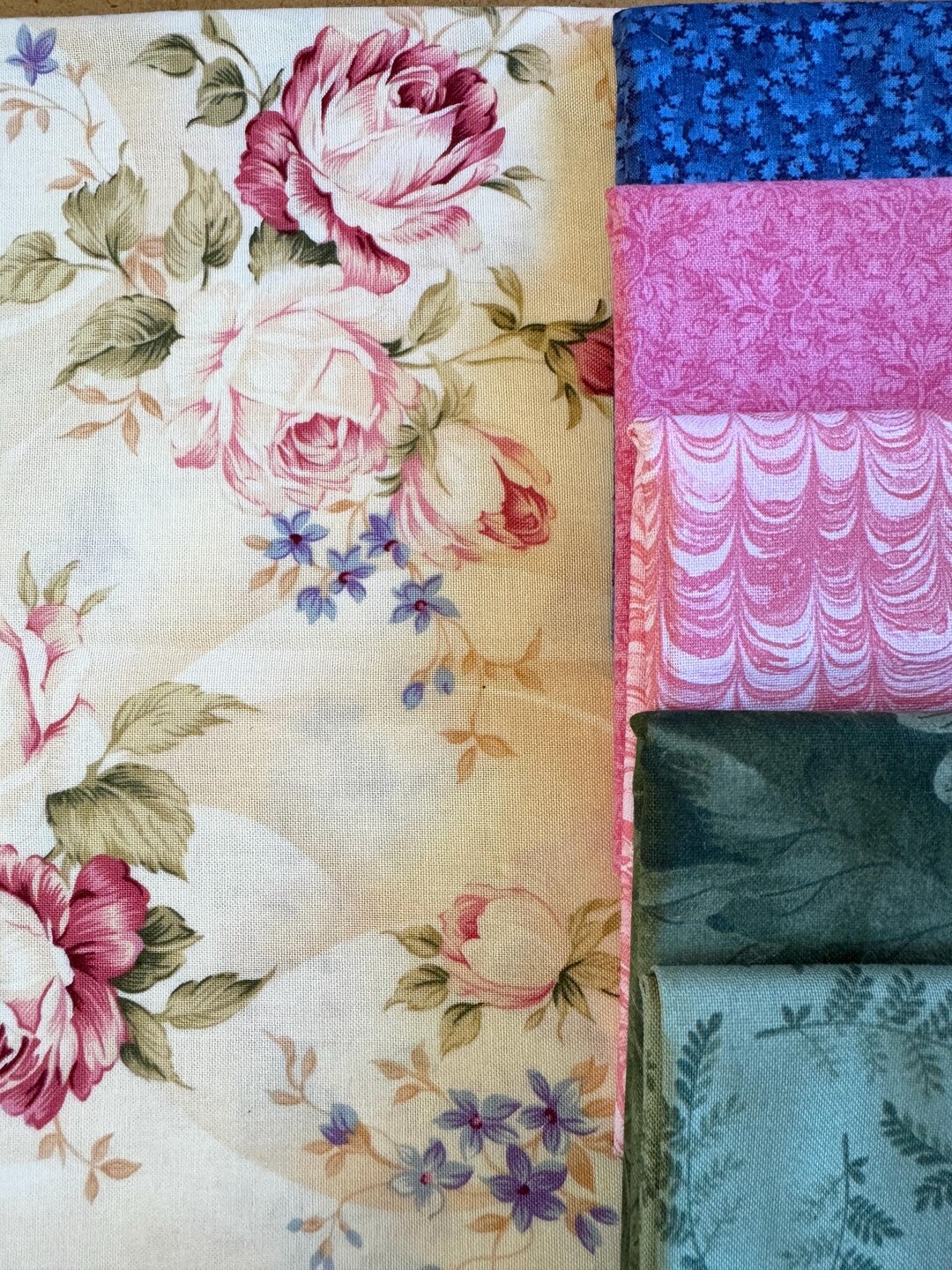 Vintage Roses Fat Quarter 6pk. Bundle: Cotton Fabric, Pink & Green ...