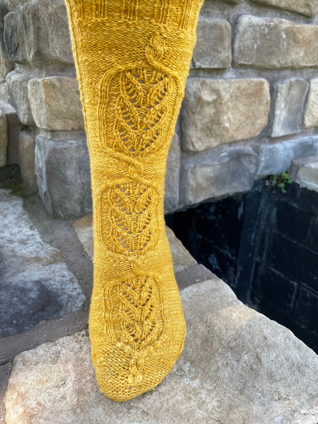 Stormlight Socks Knitting PATTERN // Lace Socks // Cabled Socks // Toe ...
