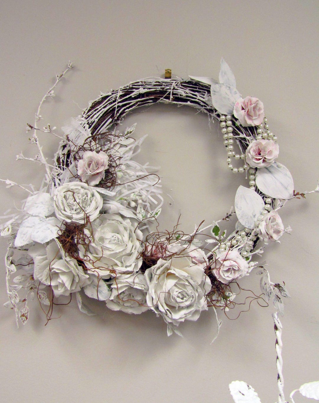 White Floral Vine Wreath Wall Decor Embellished Plaster Painted Dipped ...