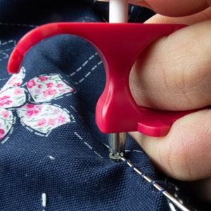 Bohin 3 in 1 Needle Puller | Thimble, Thread Cutter, Needle Puller in ...