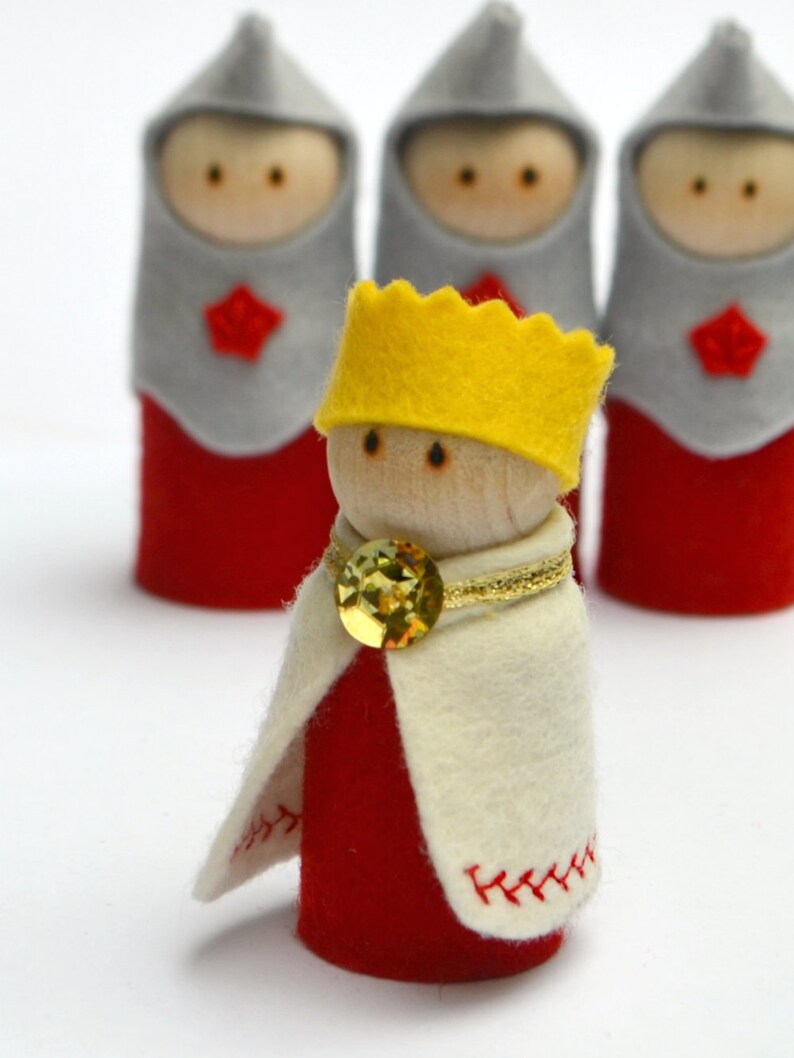 King & Knights Pattern Template, Waldorf Inspired Felt Royal Guard ...