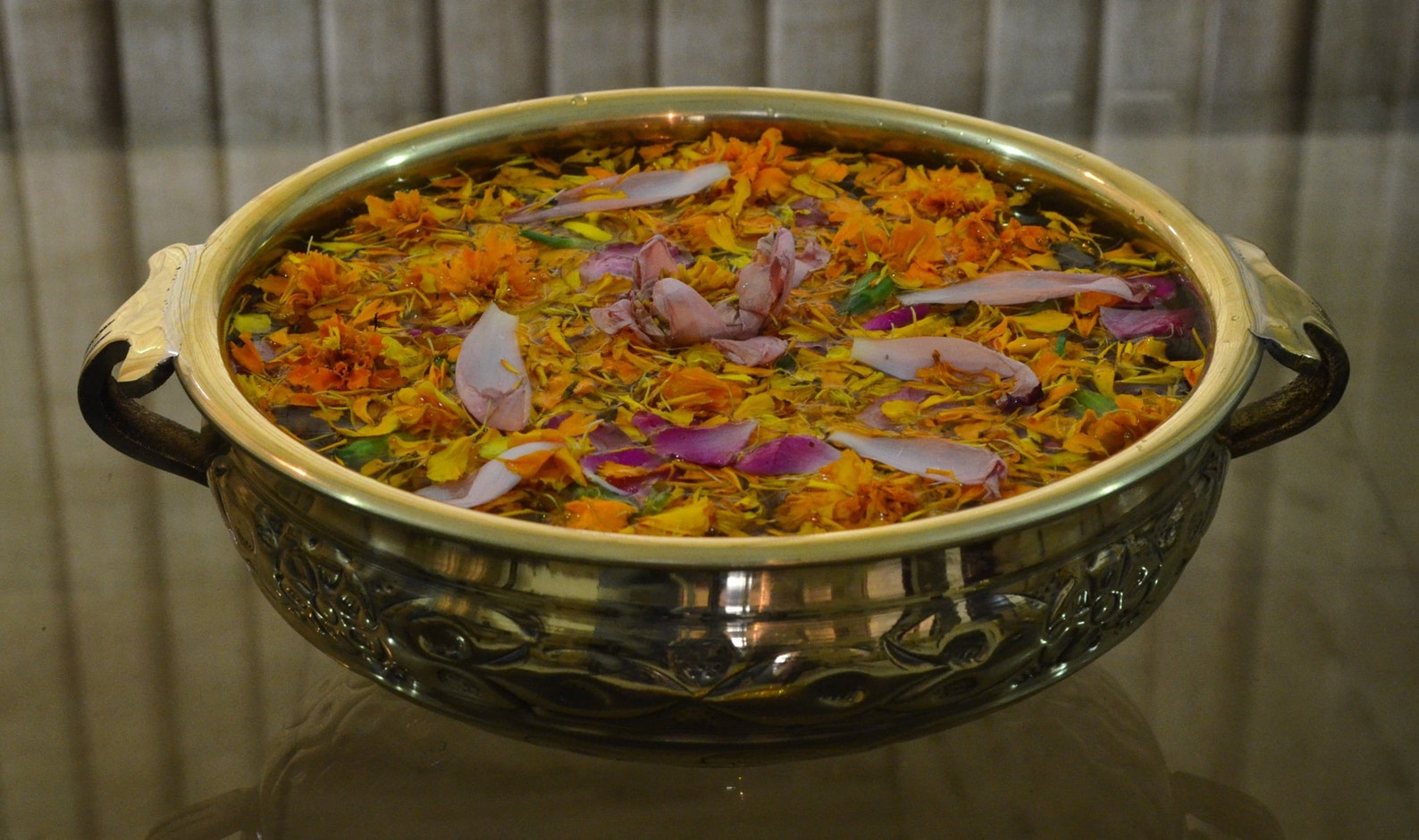 Brass Urli Pot || Uruli Bowl in All Over Floral Design for Home, Hotel ...