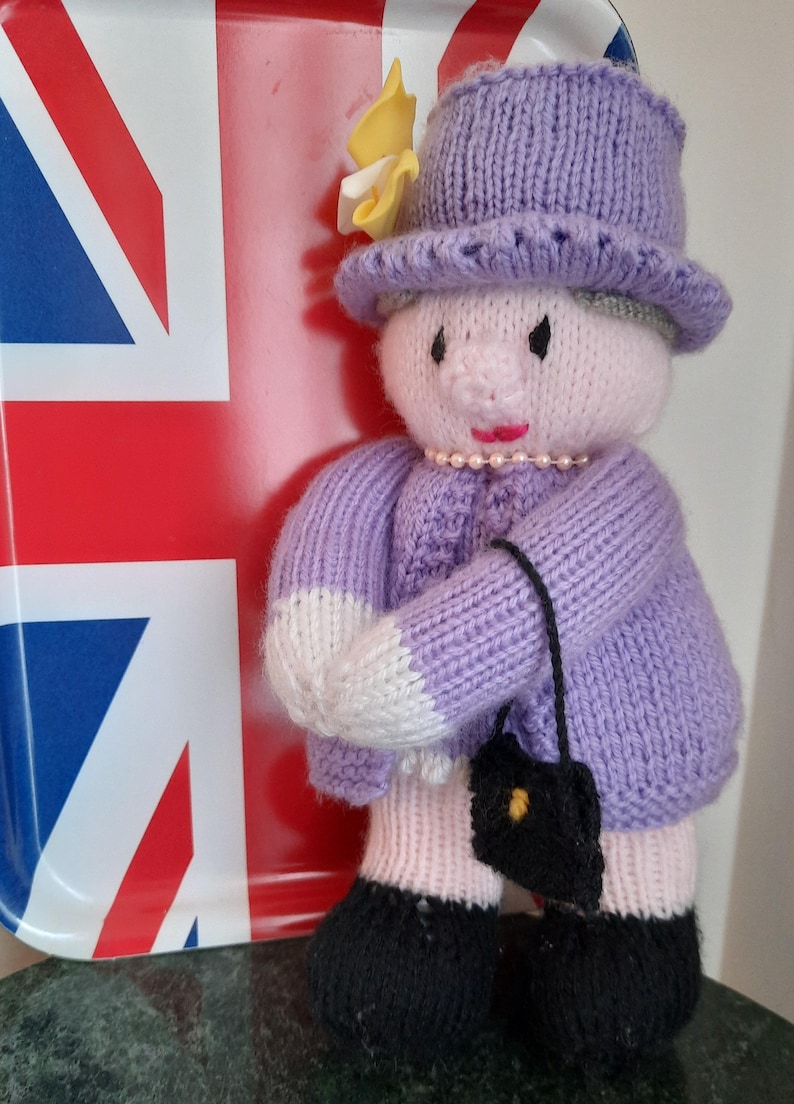 Original Design, Queen Elizabeth II Memory Doll Knitting Pattern (with ...