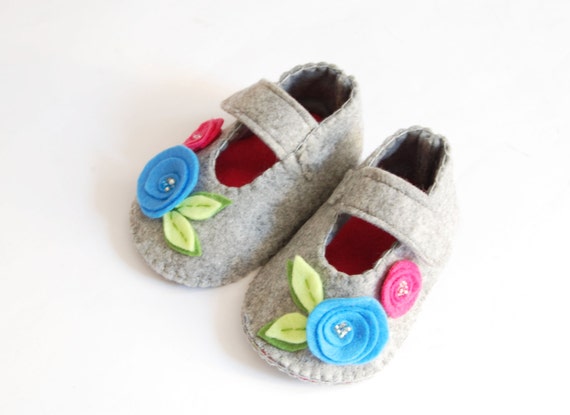 Items similar to Felt baby shoes, 3-6 months,pink,gray,handmade in ...