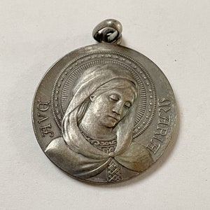 1904 Ava Maria Silver Medal/pendant With Enameled Letters, 1" Diameter ...