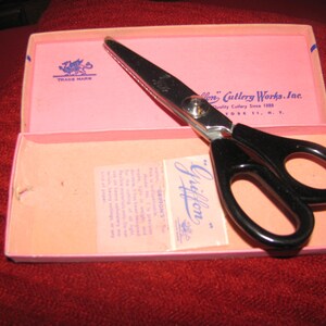 Vintage Griffon Pinking Shears Scissors - Etsy