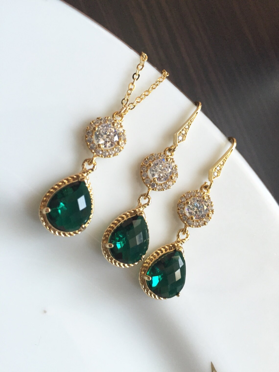 Ensemble de bijoux vert émeraude, collier et boucles doreilles vert ...