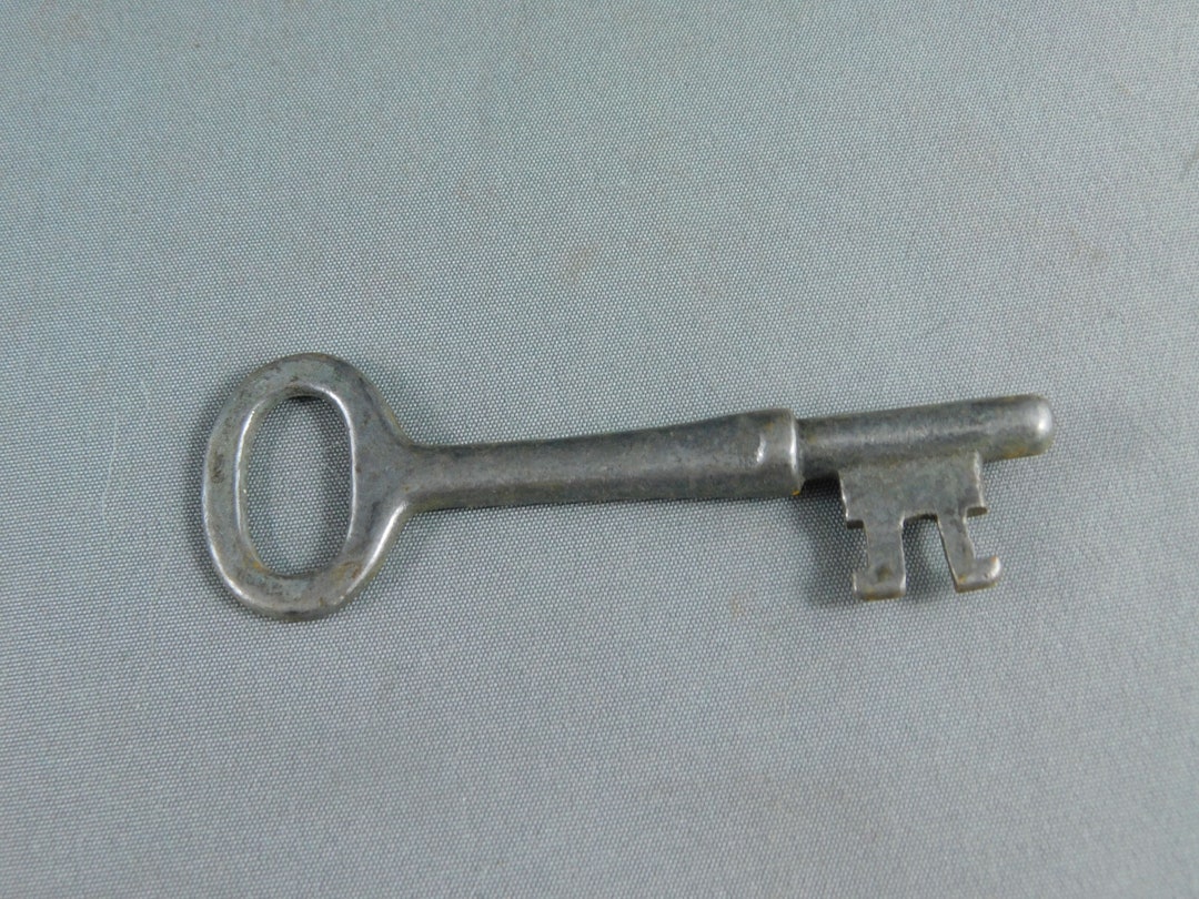 Vintage Skeleton Key Closed Barrel W/tab 2 3/4" - Etsy