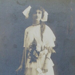 Vintage Photograph: Early 1900s Vintage Graduation Girl With Big Bow ...
