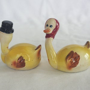 Vintage Kitsch Ceramic Salt & Pepper: Twisted Neck Geese / Goose ...
