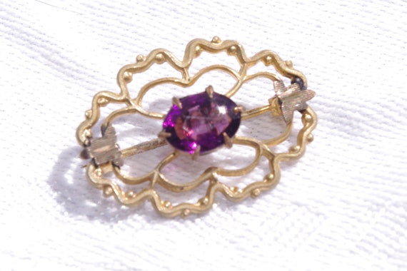 Vintage Victorian Collar Brooch / Pin: Delicate Scall… - Gem