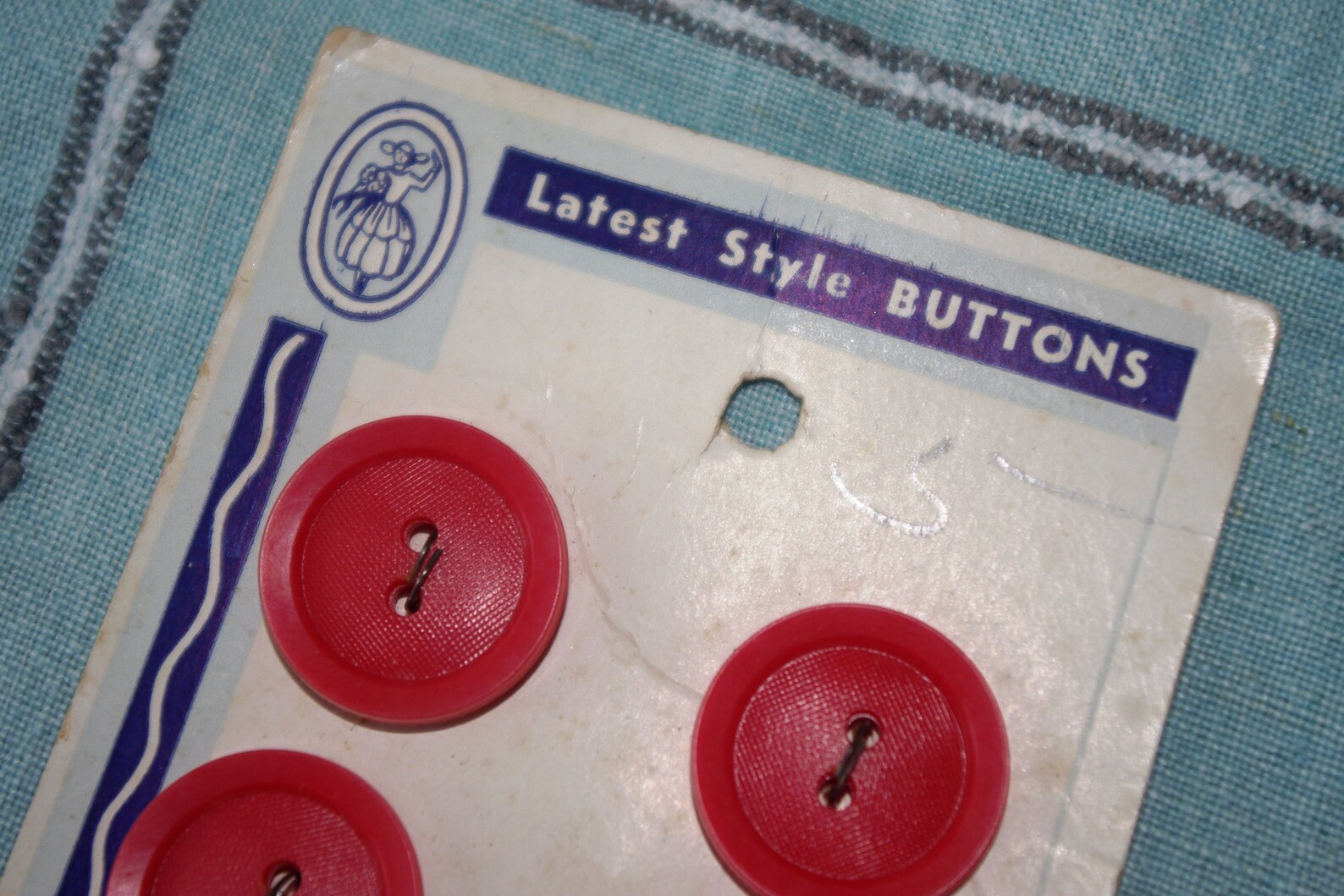 Vintage 1940s Hard Plastic Button Card: Red Textured Round - Etsy