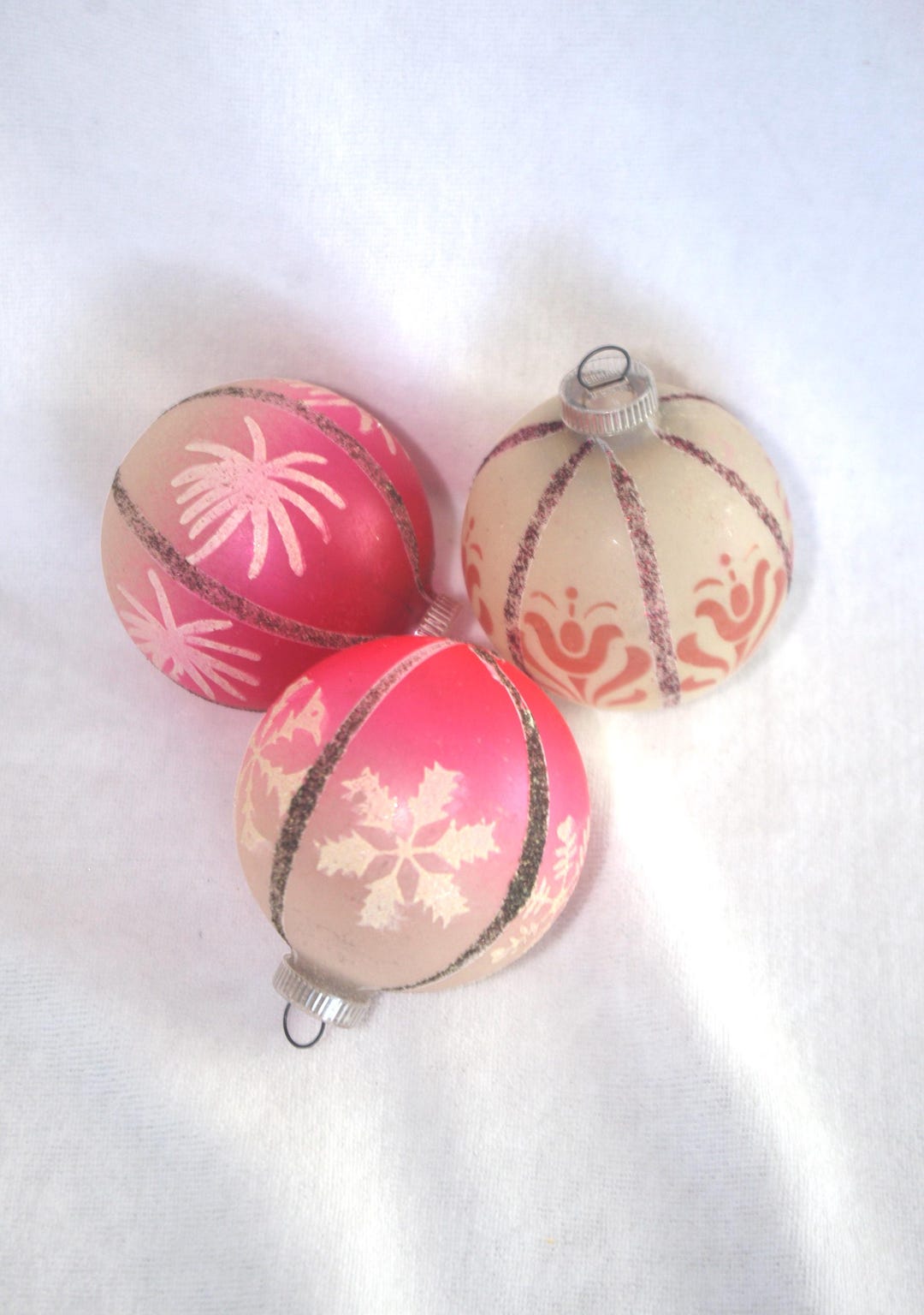 Vintage Ornament Lot: 3 Mica Glitter, Post-ww2, Unsilvered, Plastic Cap ...