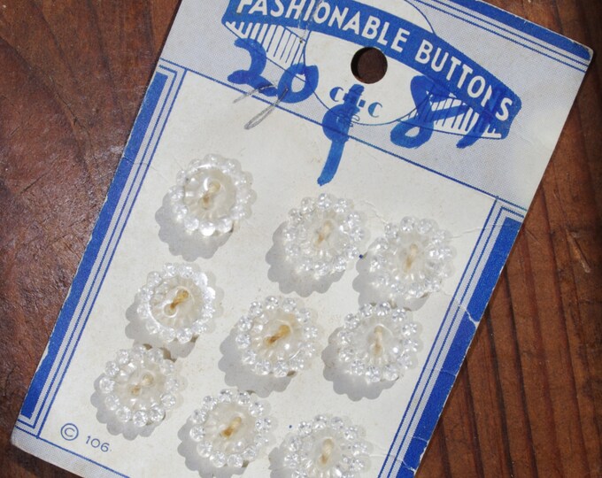 Vintage 1940s Hard Plastic Button Card: Round Clear Flowers - Etsy