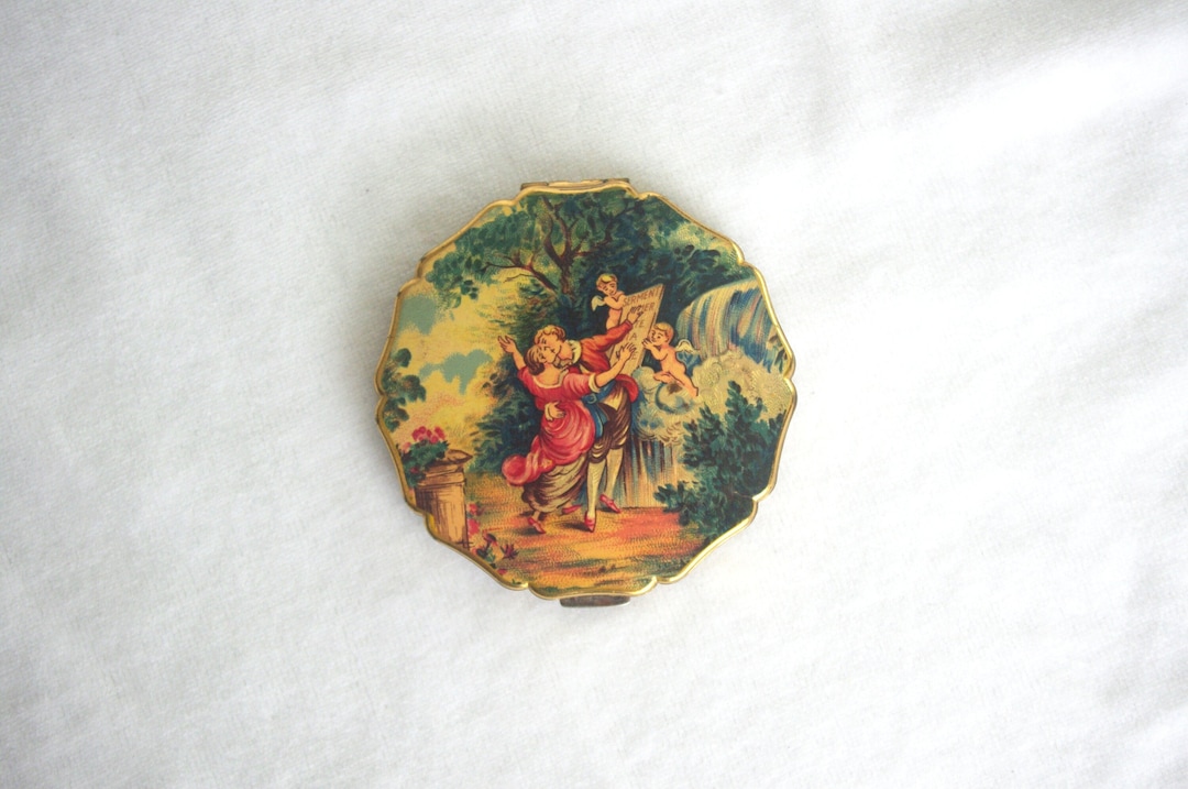 Vintage Powder / Rouge Compact: Regency Era Kissing Couple W/ Cherubs ...