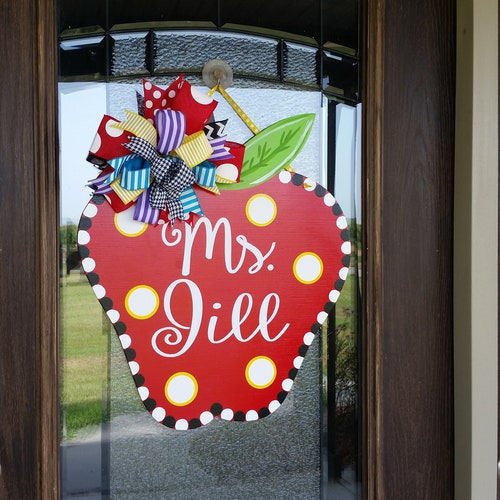 Apple Door Hanger..personalized Door Hanger..teacher - Etsy