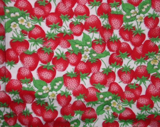 Vintage Strawberries Fabric / Vintage Kitchen Fabric / Quilting Fabric ...