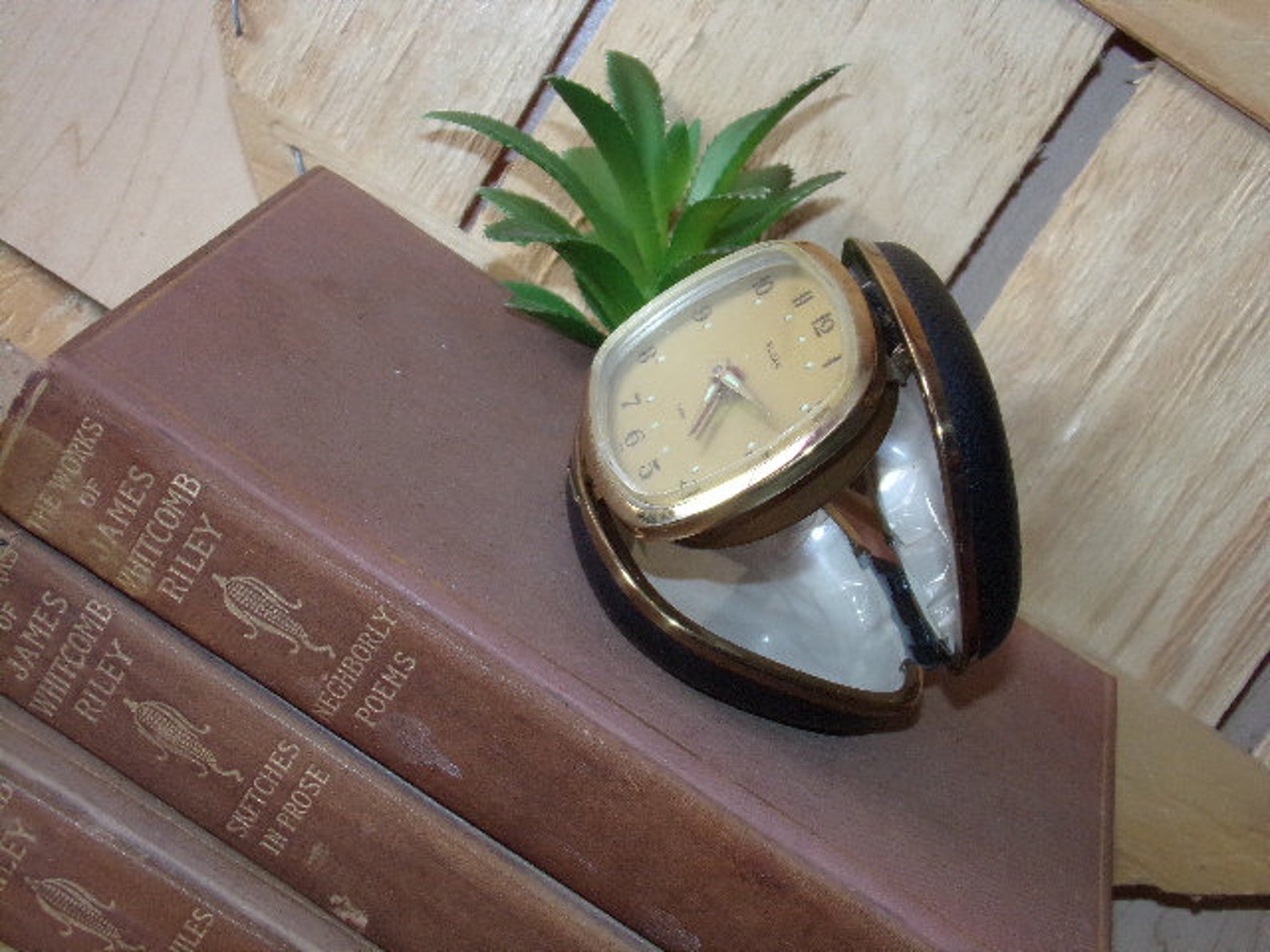 Vintage Sloan Wind up Alarm Clock / Black Vinyl Alarm Clock / - Etsy