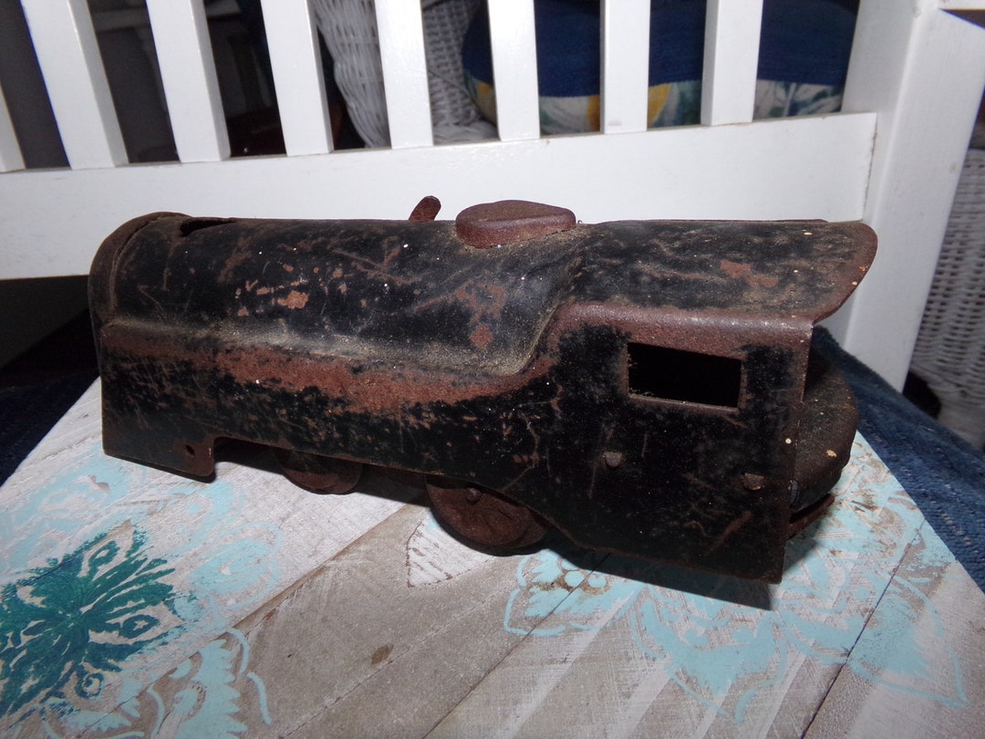 Vintage Metal Wind up Train / 1940s Windup Toy Train / Made in the USA ...