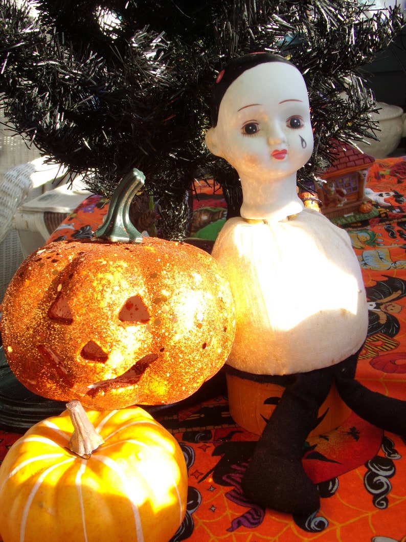 Creepy Halloween Prop . Gothic Creepy Doll . Vintage Musical Clown Doll ...