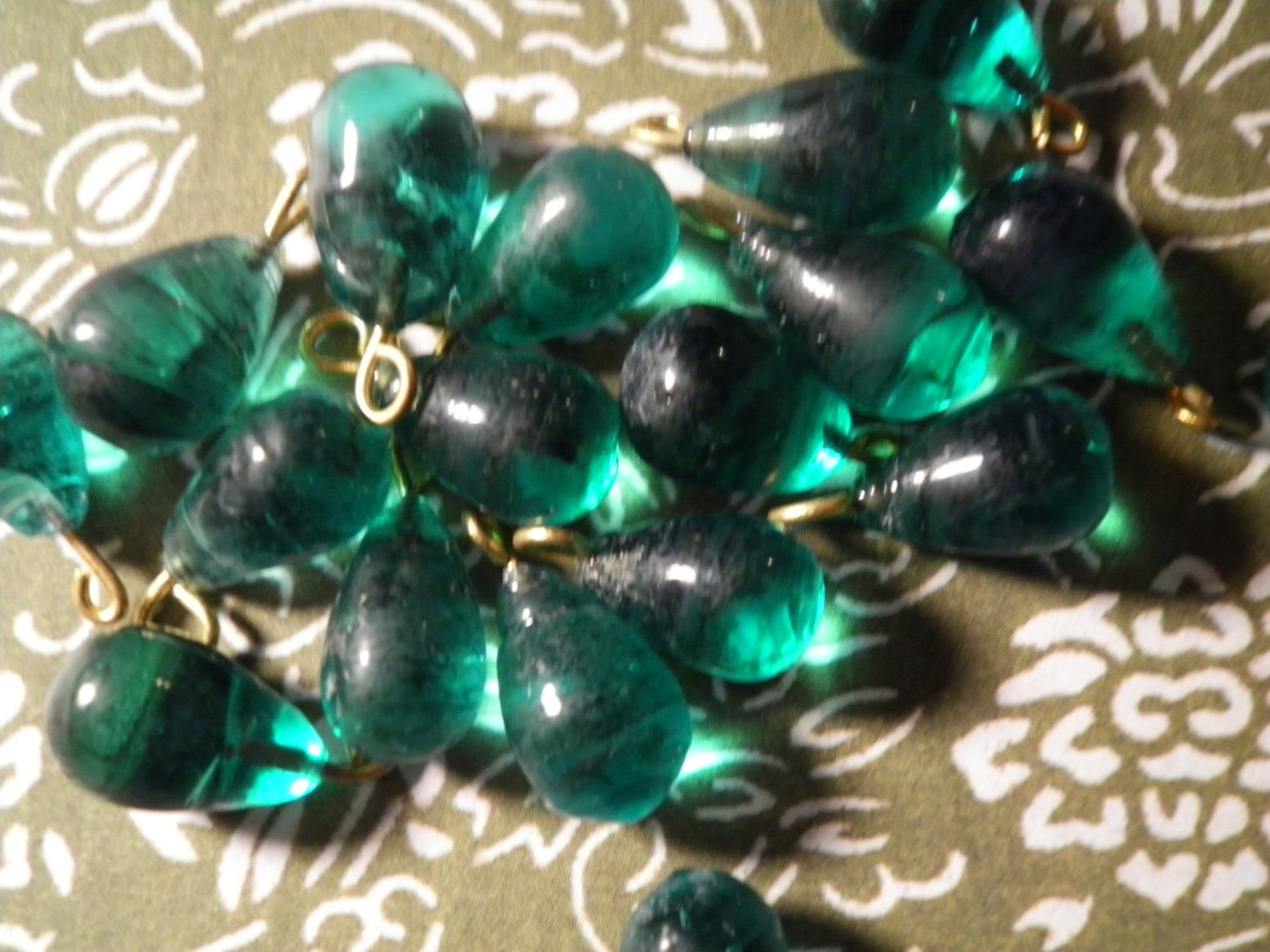 12 Glass Emerald Green Teardrop Beads With Loop - Etsy