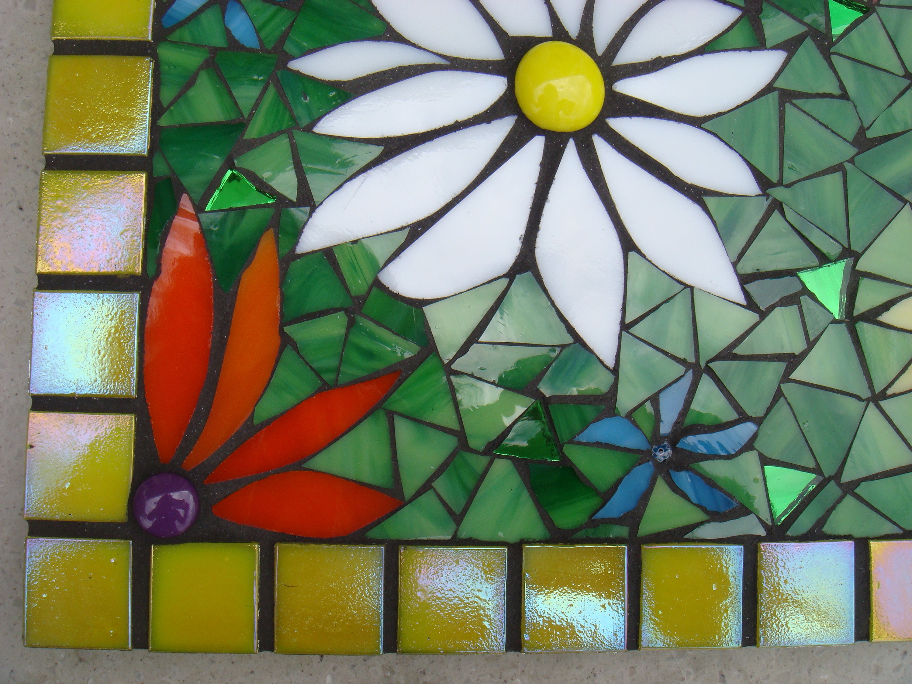 Mosaic Daisy Garden Plaque: Custom Outdoor Floral Decor - Etsy