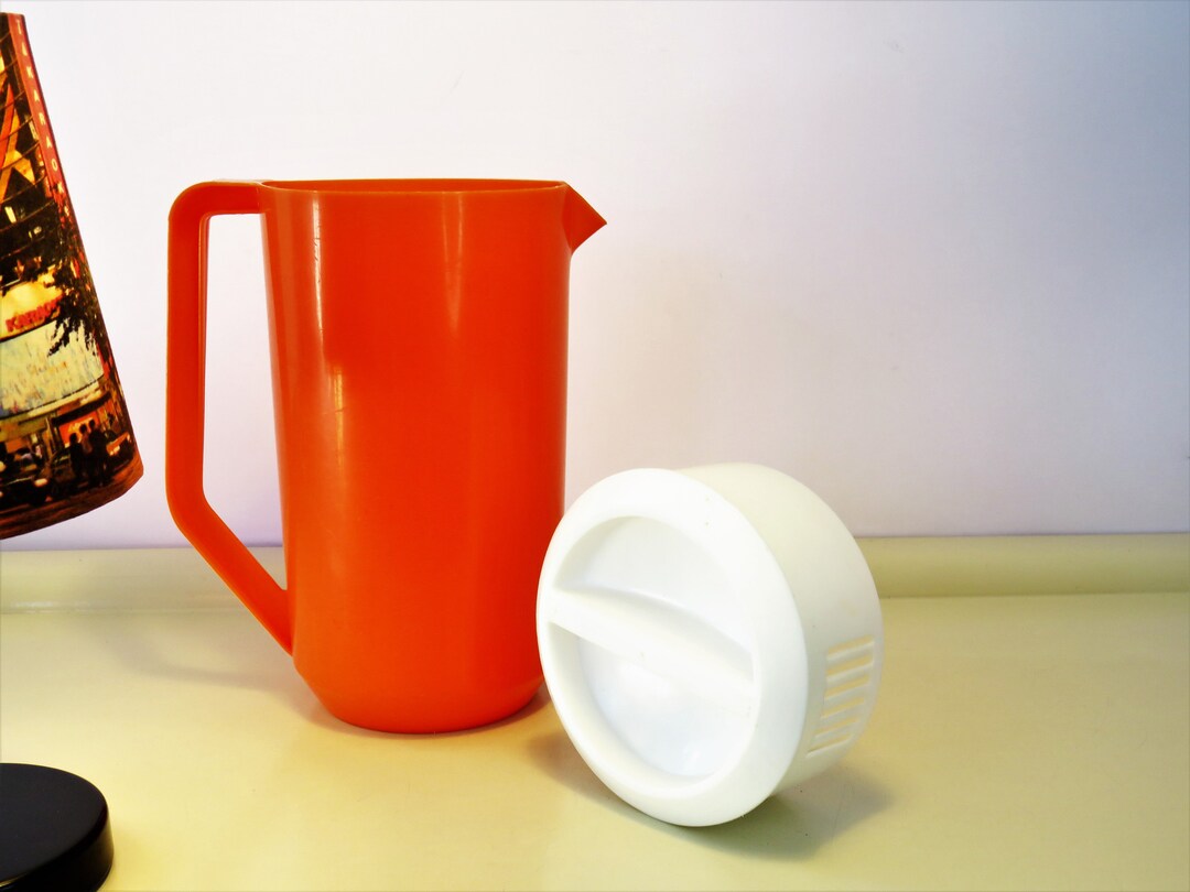 Vintage Water Pitcher Jar With Lid and Strainer, Retro Plastic Juice ...