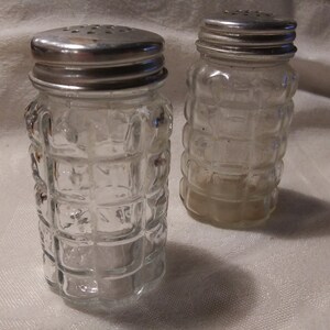 ANCHOR HOCKING SHAKER (1, Not a Pair) Salt and Pepper Clear Glass With ...